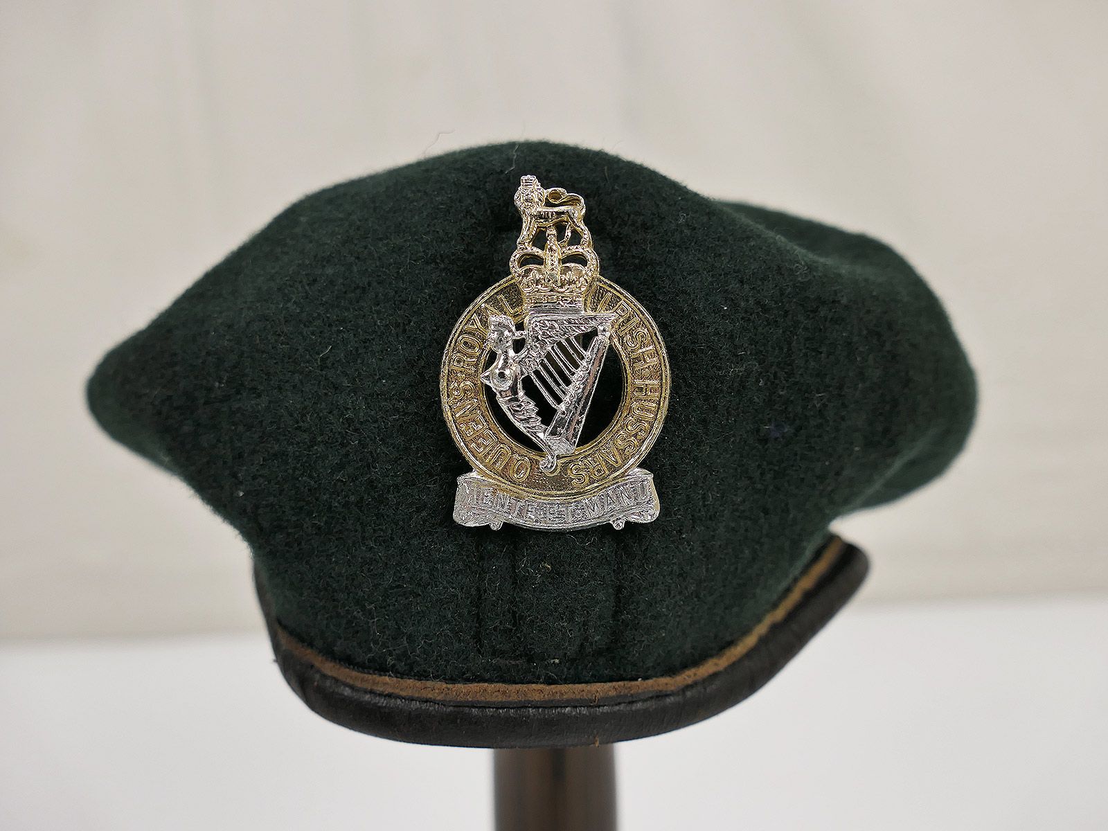 British Army Beret & Cap Badge / Beret with badge small size | Lomax ...