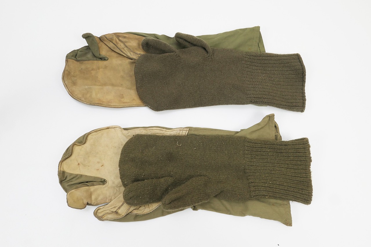 US ARMY Mitten Shell Trigger Finger Gloves Three Finger Jeep Winter Gloves Size I | Lomax Militaria