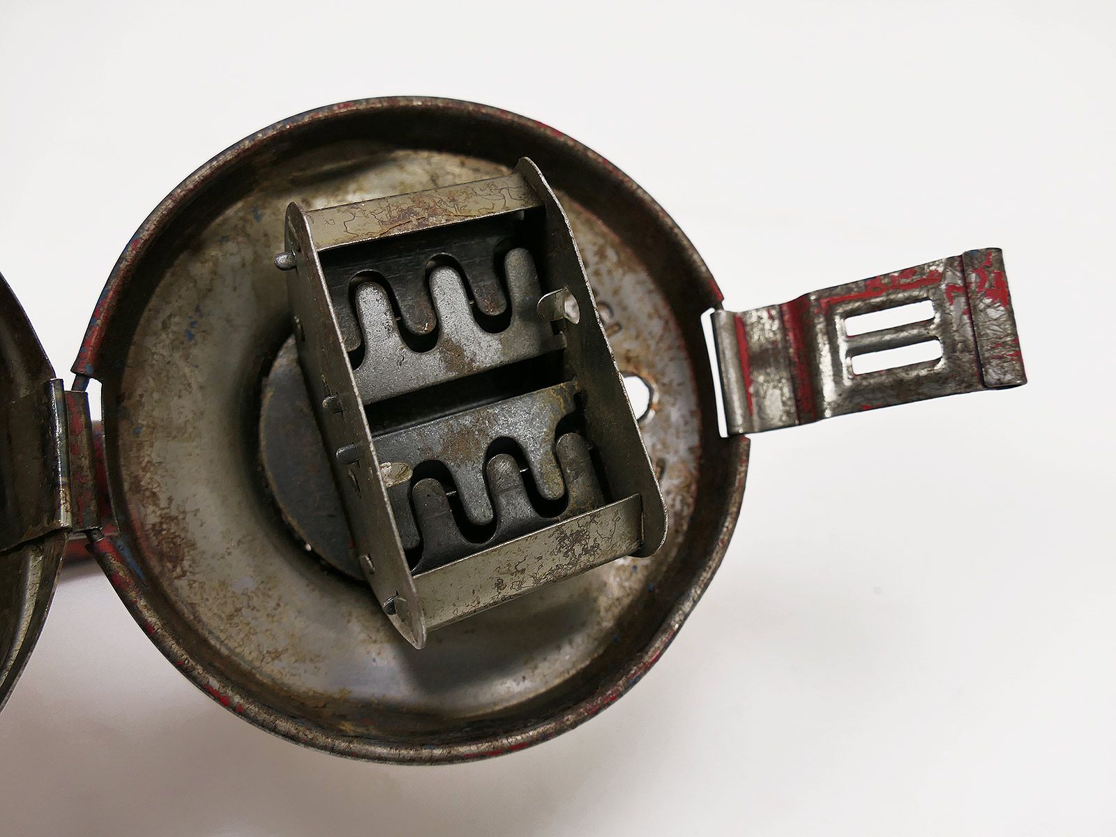 #1/ Donation tin collection tin WHW Winterhilfswerk with paper ...