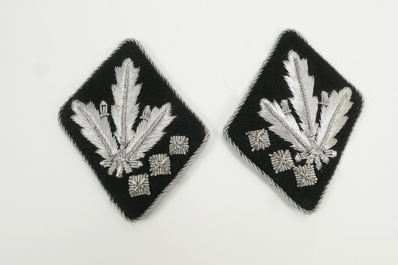 Pair of WSS rank insignia / collar patch Oberstgruppenführer ...