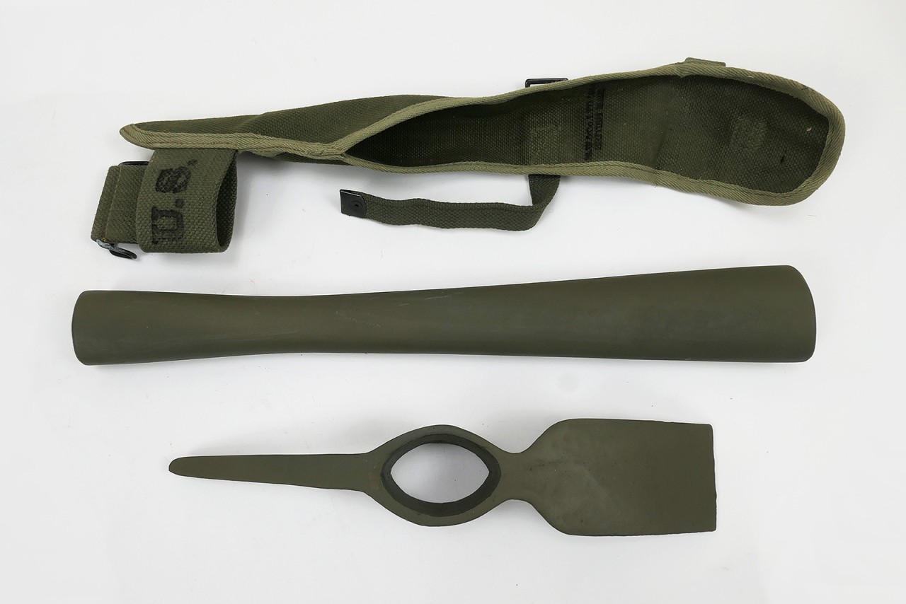 US ARMY WW2 Pick Mattock w/ carrier intrenching tool pick hoe with ...