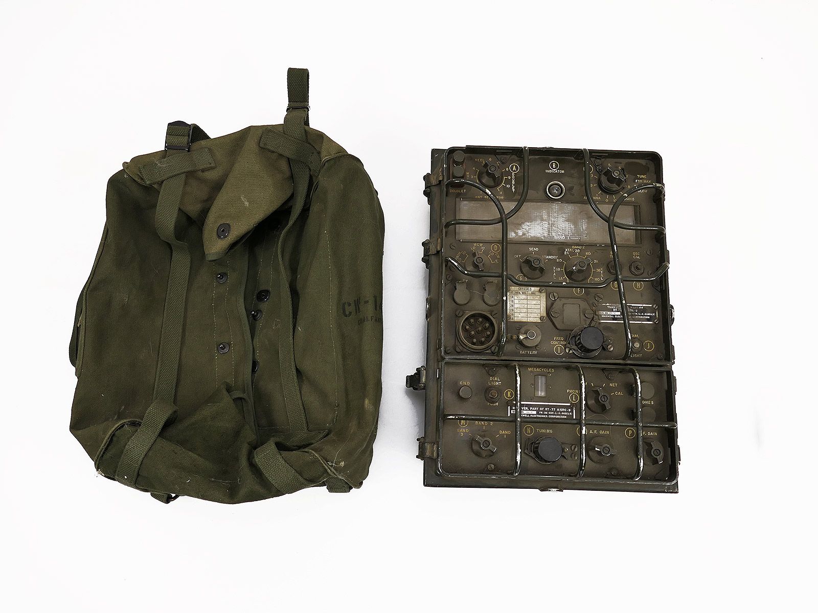 #C/ US ARMY RECEIVER TRANSMITTER RT-77 A / GRC-9 Radio U.S. Maxwell Electronics radio + bag ...