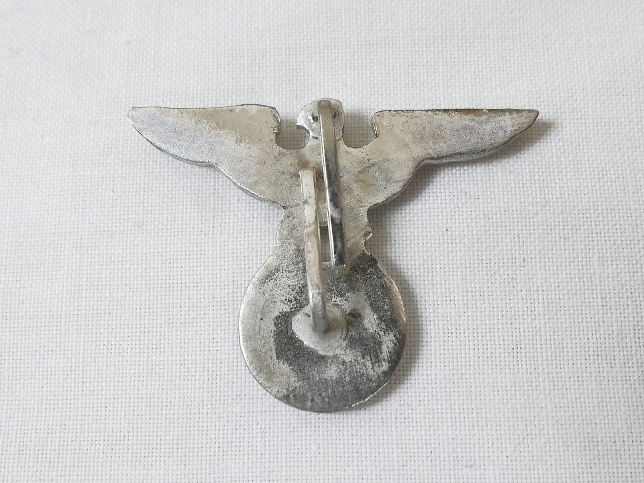 SA party cap eagle (early SSVT) at 2 splints | Lomax Militaria